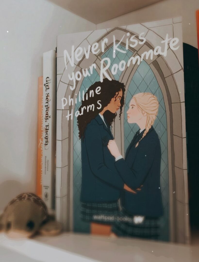 “Never Kiss Your Roommate”, de Philline Harms: vale a pena comprar?